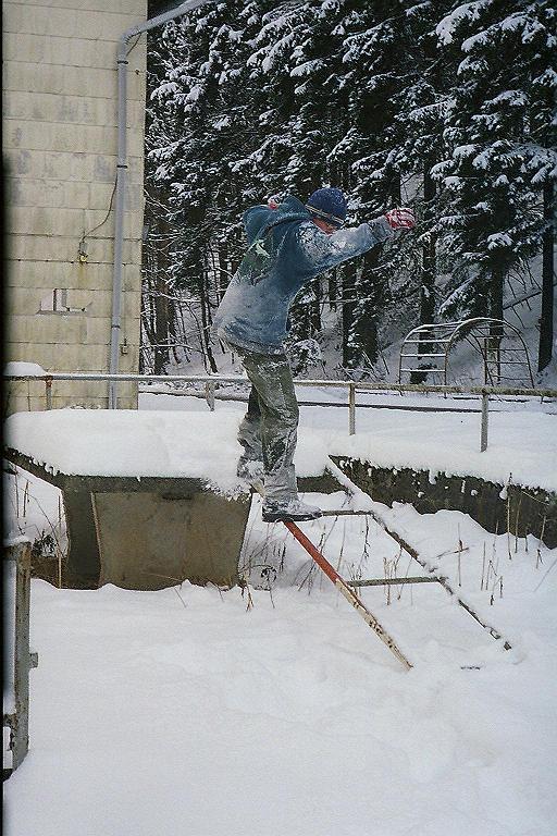 Marcus with a frontside down a rail in Gehlberger Grund