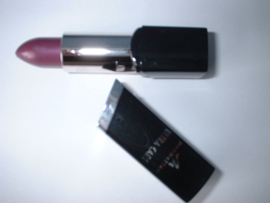 Manhattan Lipstick 70.