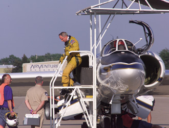 NASA pilot Dave Wright disembarked from his long-winged ER-2 ...
