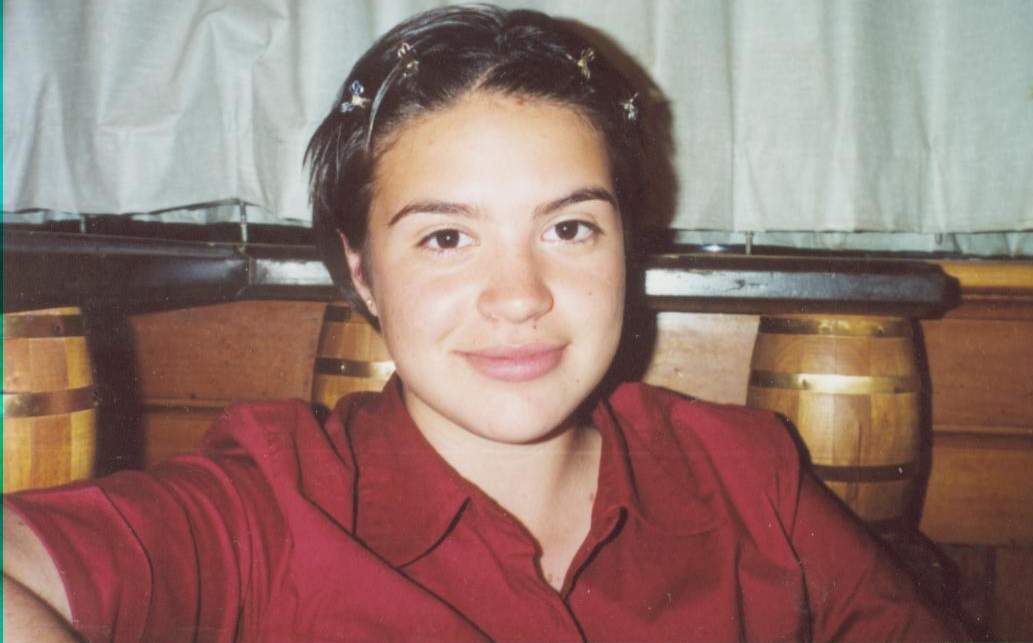 That's Baby gloria when she was in kindergarten. Isn't she cute? heh ...