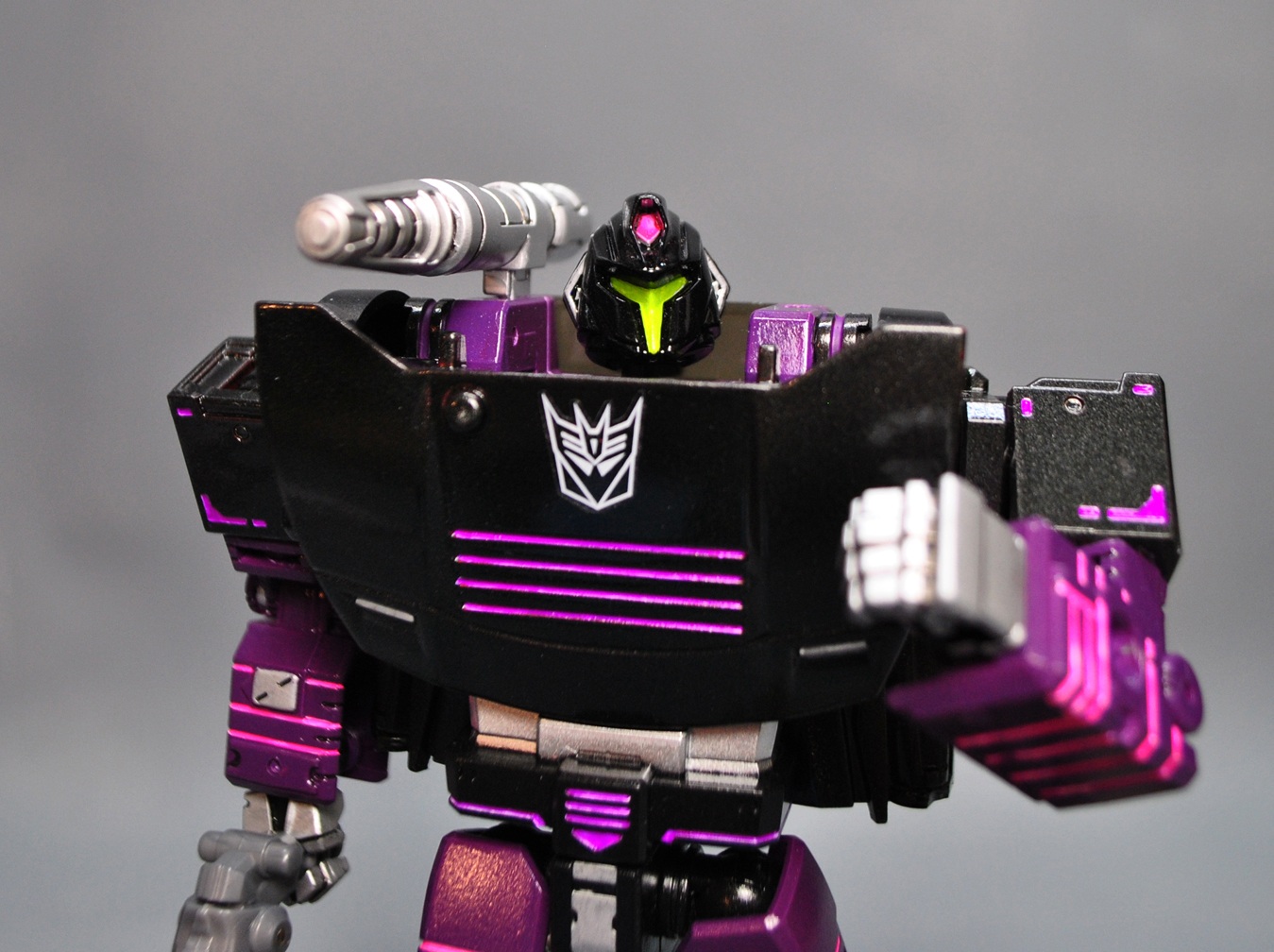 Custom Transformers Vehicon figre in siege voyager scale!