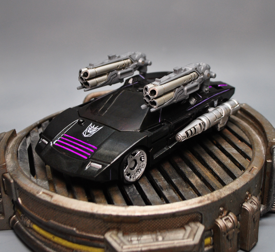 Custom Transformers Vehicon figre in siege voyager scale!