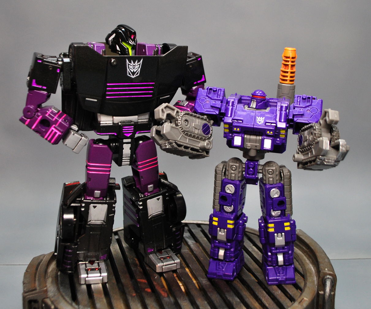 Custom Transformers Vehicon figre in siege voyager scale!