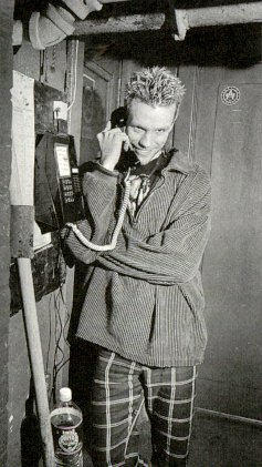 Adam Pascal (Roger) backstage