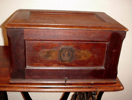 This is the end panel of the stand. Notice that the Singer emblem is ...