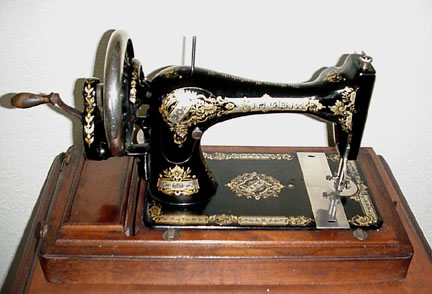 This shows the very simple face plate. It is flat with nodesign.