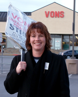 Union, grocers to add mediator to talks