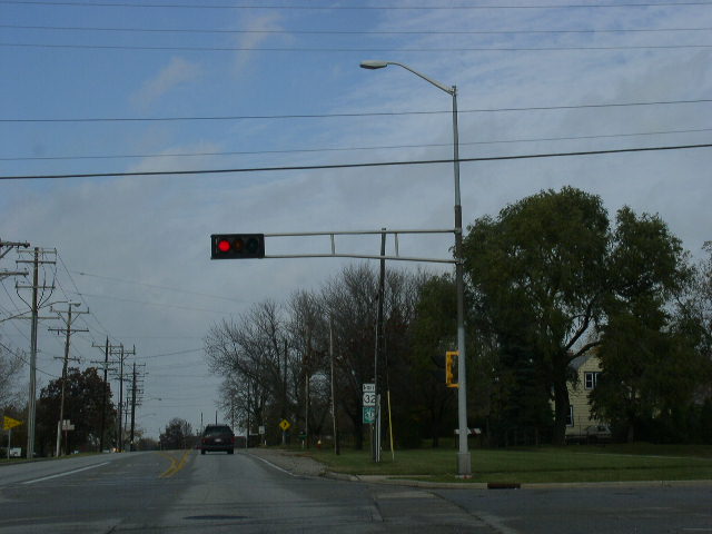 A standard traffic signal in Wisconsin. Photo on NB WI 32 in South ...