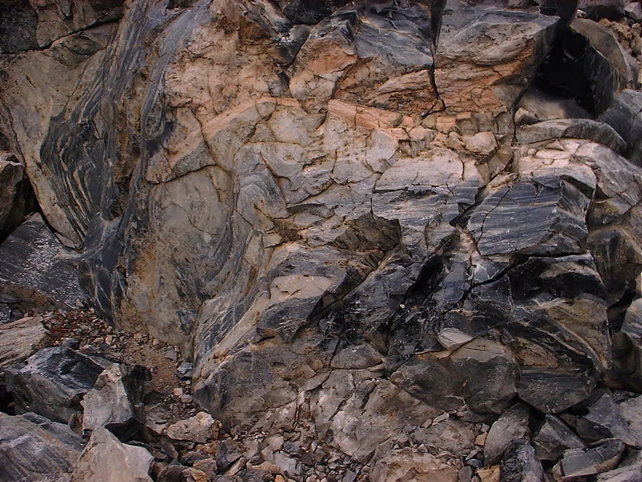 Flow structures in obsidian