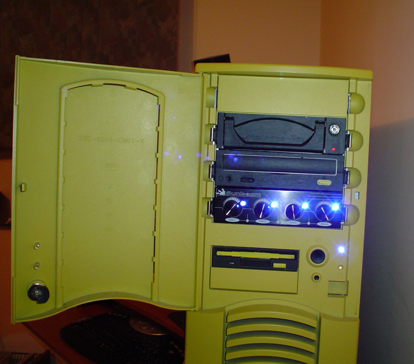 Side Top Front Open Front Closed Computer Desk Network Mess