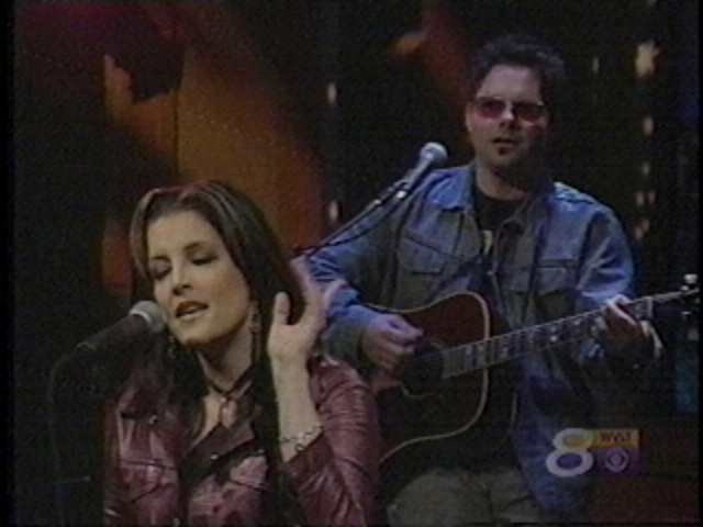 Lisa On Live With Regis and Kelly 8-13-03