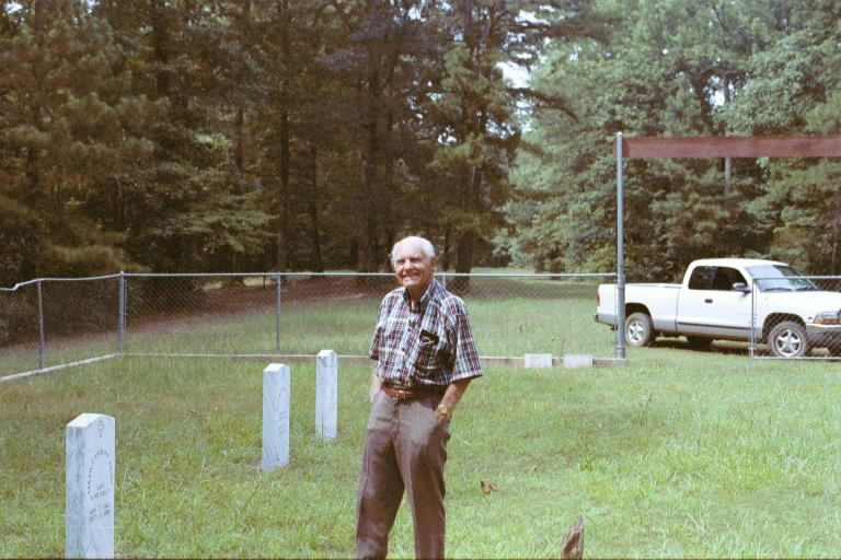 Roz_at_Rigsby-Cem_2000.jpg (94060 bytes)