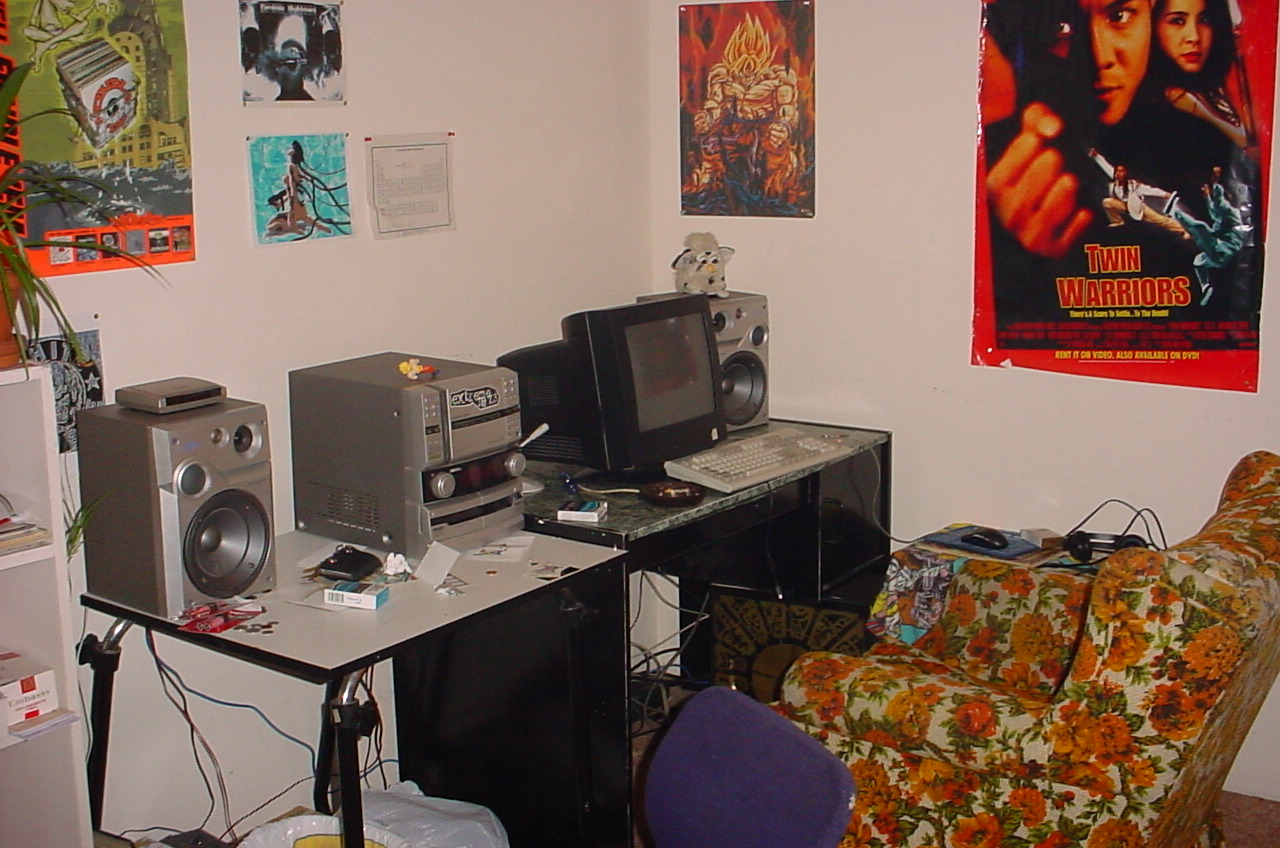 PICS OF THE STUDIO AND SHITE