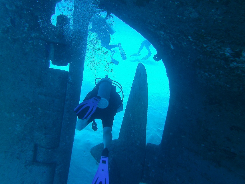 USS KITTIWAKE ASR-13